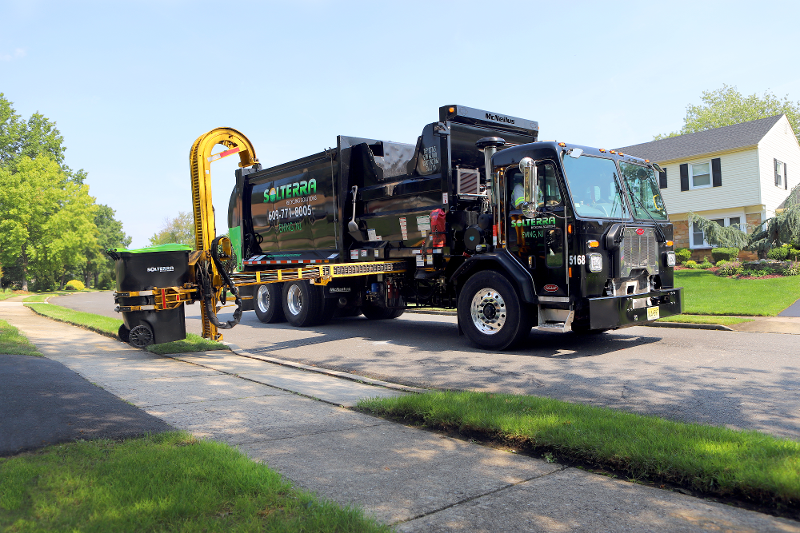 McNeilus Zero Radius Side Loader